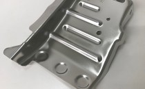 メンバーパネル SCGA270C-45 t=0.8 大物薄板材の高精度部品 | 製品事例 | 久野金属工業株式会社 | 複雑・高精度プレス加工 ...