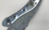 メンバーパネル SCGA270C-45 t=0.8 大物薄板材の高精度部品 | 製品事例 | 久野金属工業株式会社 | 複雑・高精度プレス加工 ...